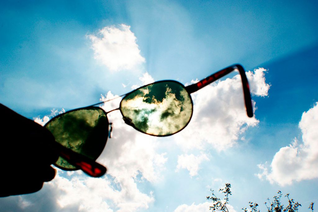 ¿CÓMO PROTEGER MIS OJOS DEL SOL? – La Botica De Silvia